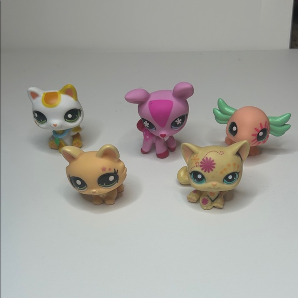 Hasbro | Toys | Lps Postcard Sitting Kitty With 4 New Gen Lps Littlest ...